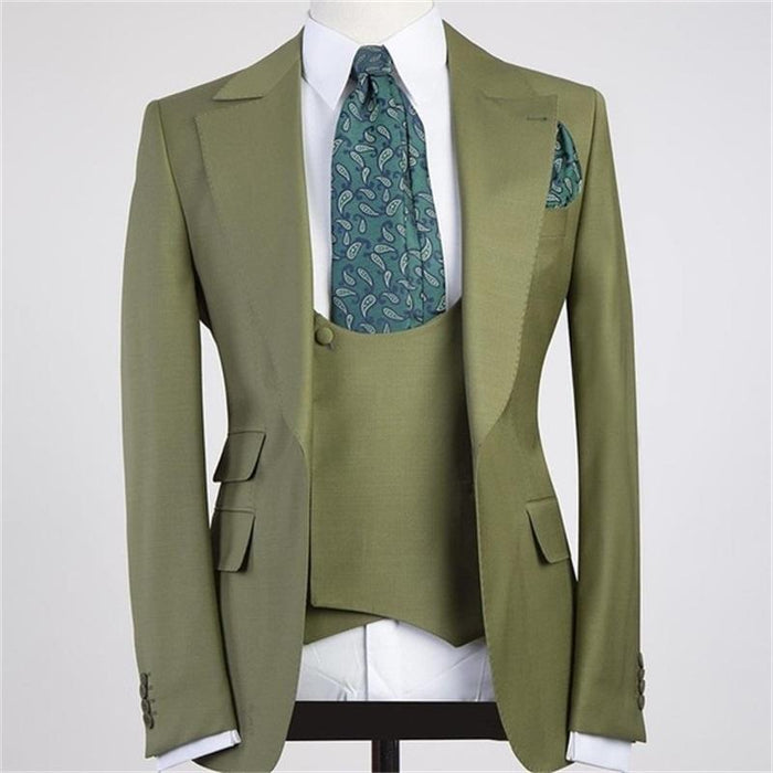 Chic Three Pieces Peaked Lapel Bespoke Men Suit for Prom